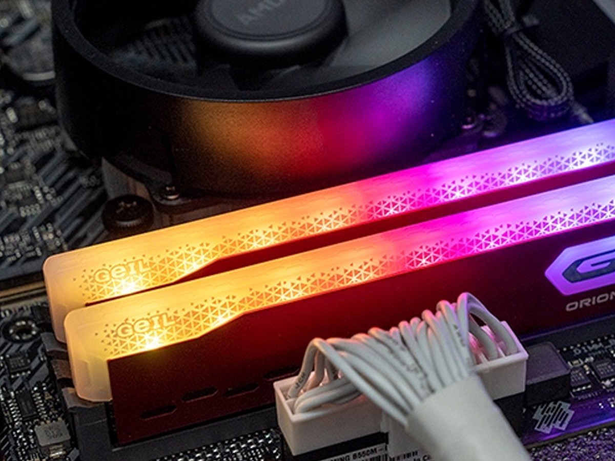 Memoria Ram Geil Ddr4 8gb Orion (gaosg48gb3000c16asc) 3000 Mhz, Rojo, Rgb